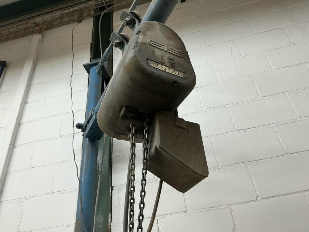 Jib crane | Dome Auctions